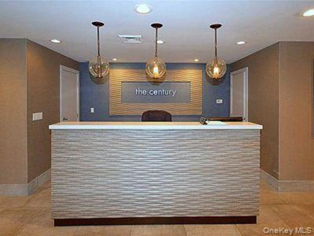 100 cuttermill Road 4V