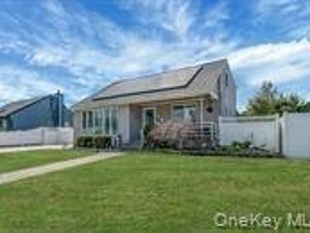 100 Anderson Ave, North Babylon, NY 11703