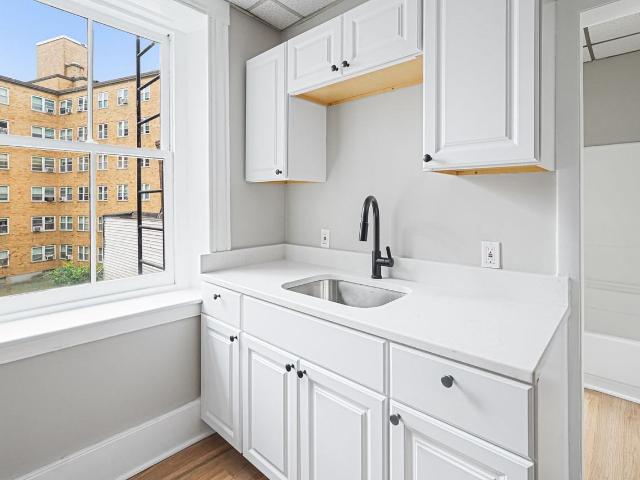 100 Appleton St 2 Bedroom Apartment for Rent at 100 Appleton St, Lowell, MA 01852 Back Central