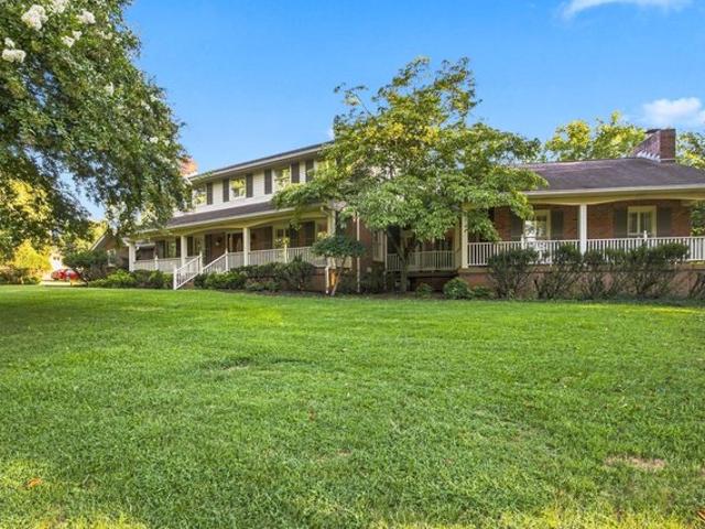 100 Applewood Valley Dr, Hendersonville, TN 37075