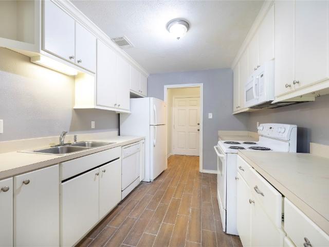 100 Artesian Way