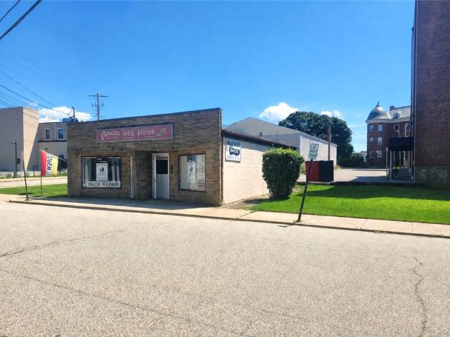 100 Archambault Avenue