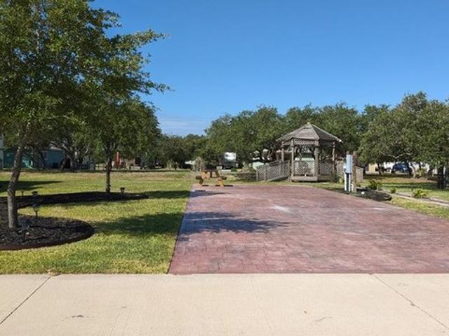 100 Augusta Cir, Aransas Pass, TX 78336