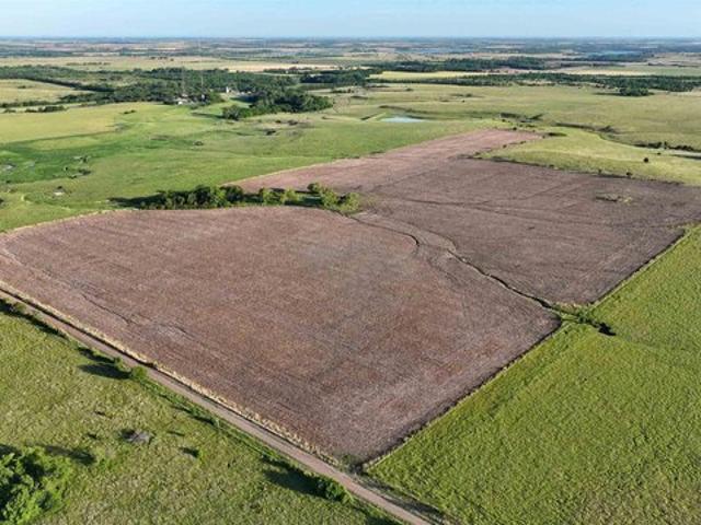 100 Ave, Herington, KS 67449