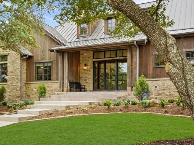 100 Bobwhite Ln, Columbus, TX 78934