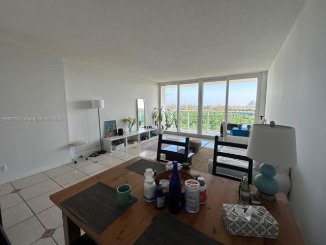 100 Bayview Dr #823, Sunny Isles Beach, FL 33160