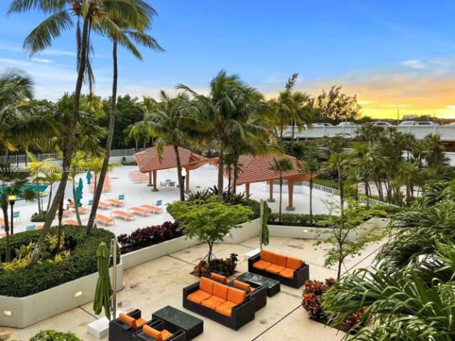 100 Bayview Dr #224 Sunny Isles Beach, FL 33160