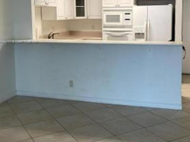 100 Bayview Dr #312, Sunny Isles Beach, FL 33160