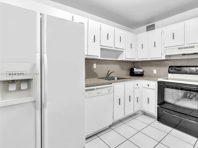 100 Bayview Dr, Unit 1025, Sunny Isles Beach, FL 33160 | MLS #A11854