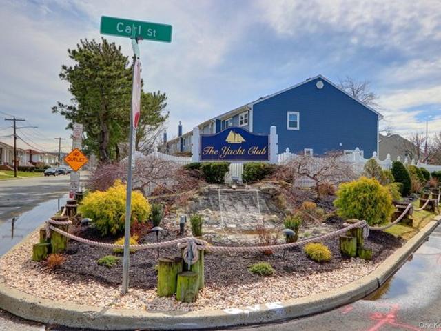 100 Baker Ct Unit 47, Island Park, NY 11558