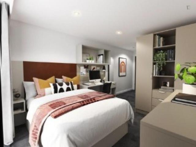 100 Bedroom Shared Living/roommate Leicester Leicester 90562069