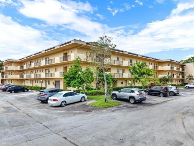 100 Berkley Rd #306, Hollywood, FL 33024