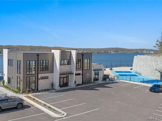 100 Blue Heron Hill 219