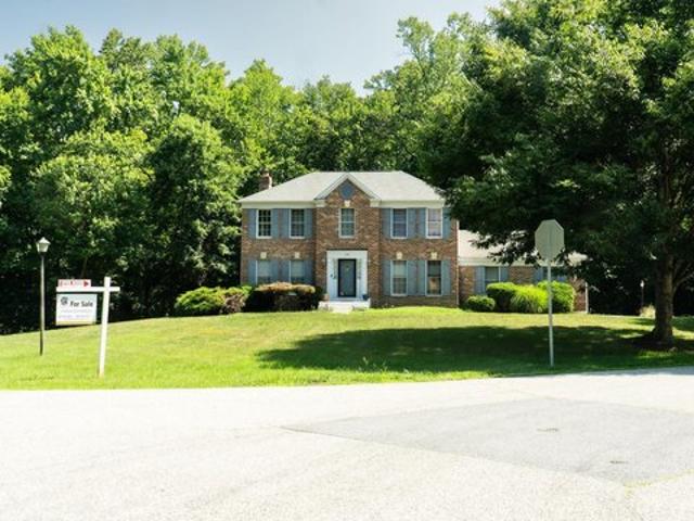 100 Blackpowder Ln, Fort Washington, MD 20744