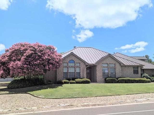 100 Braeburn Cir, Kerrville, TX 78028