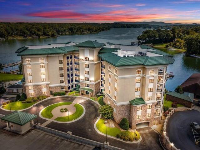100 Bridgewater Pointe Pl Unit 303, Moneta, VA 24121