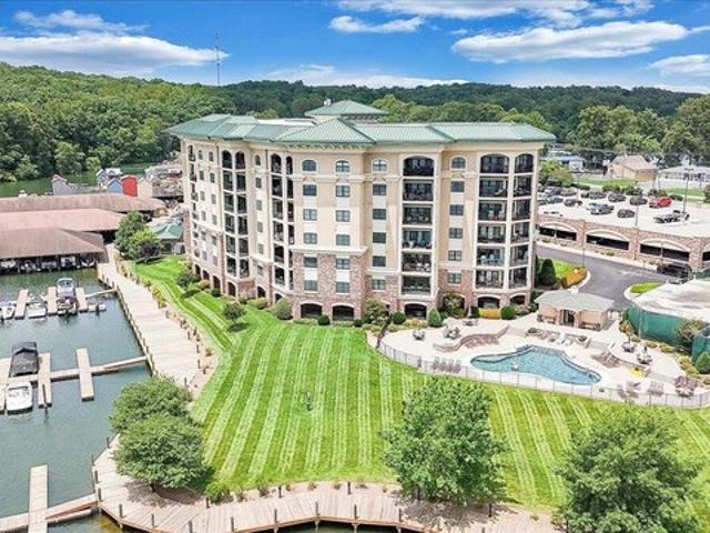 100 Bridgewater Pointe Pl Unit 404, Moneta, VA 24121
