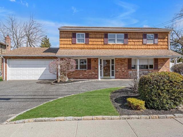 100 Brower Ave, Woodmere, NY 11598