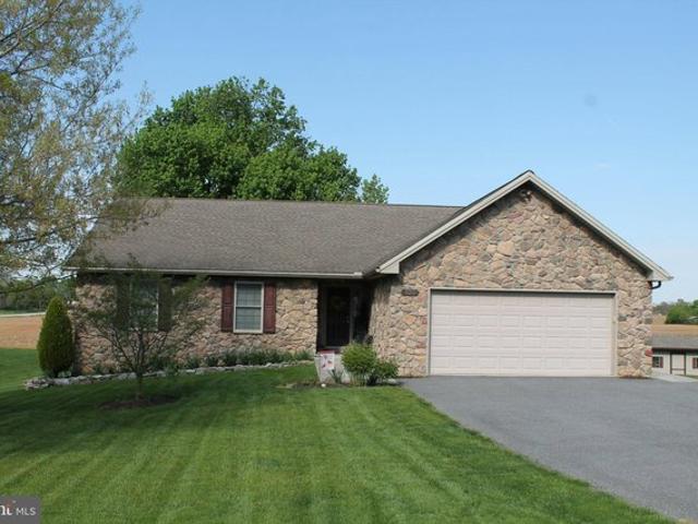 100 Garfield Dr, Carlisle, PA 17015