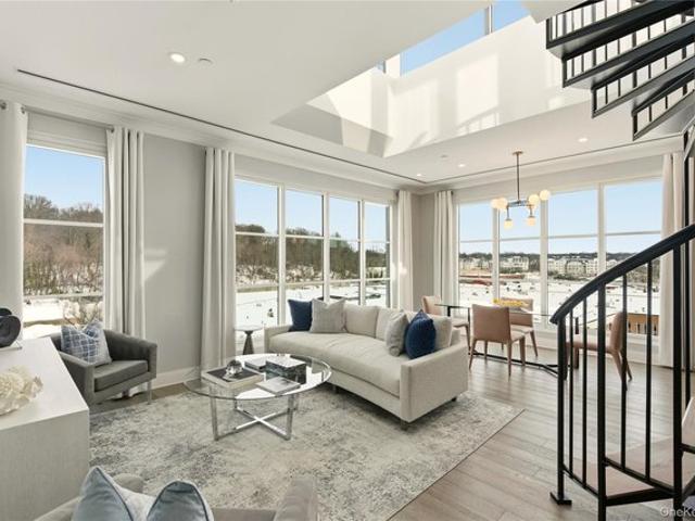 100 Garvies Point Rd Unit 1348, Glen Cove, NY 11542