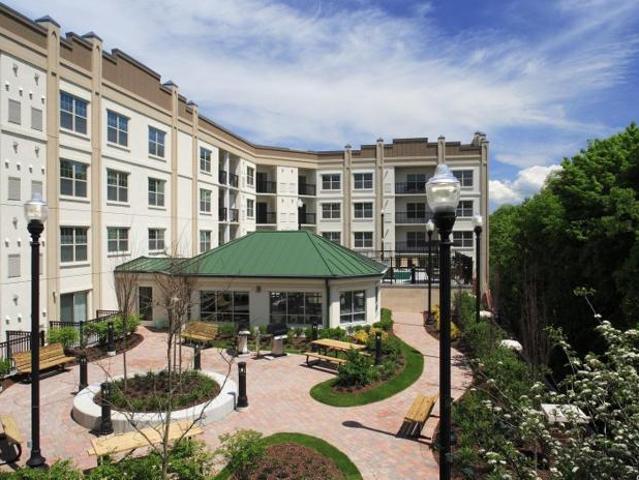 100 Glen St 2204, Glen Cove, NY