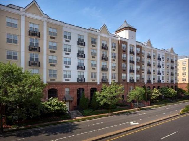 100 Glen St #2314, Glen Cove, NY 11542