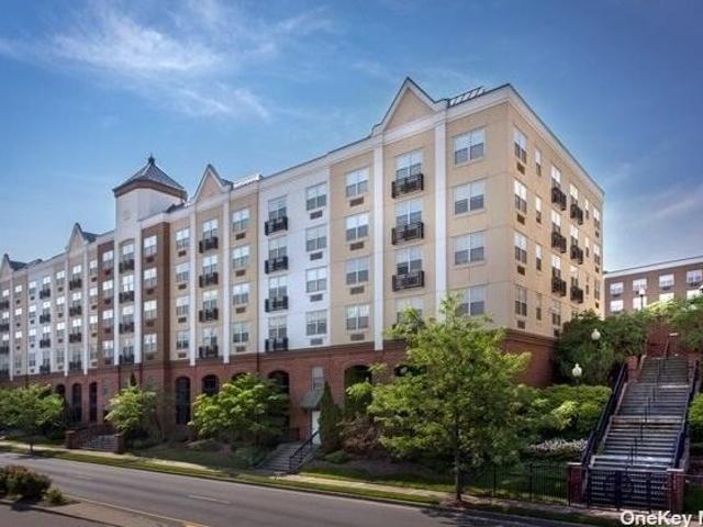 100 Glen St #2509, Glen Cove, NY 11542