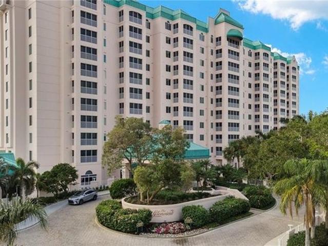 100 Glenview Pl Apt 202, Naples, FL 34108