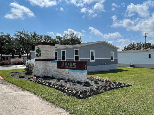 100 Grand Oak Cir, Liberty Hill, TX 78642
