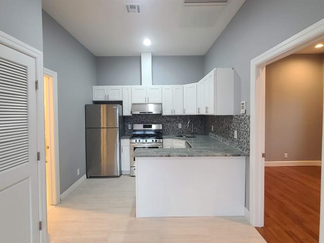 100 Griffith St # 3R