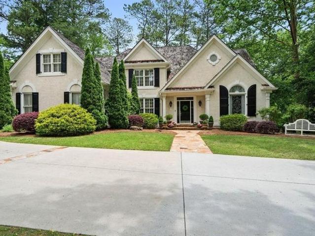 100 Grogans Lake Dr, Sandy Springs, GA 30350