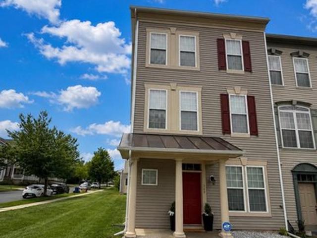100 Davis St, Charles Town, WV 25414