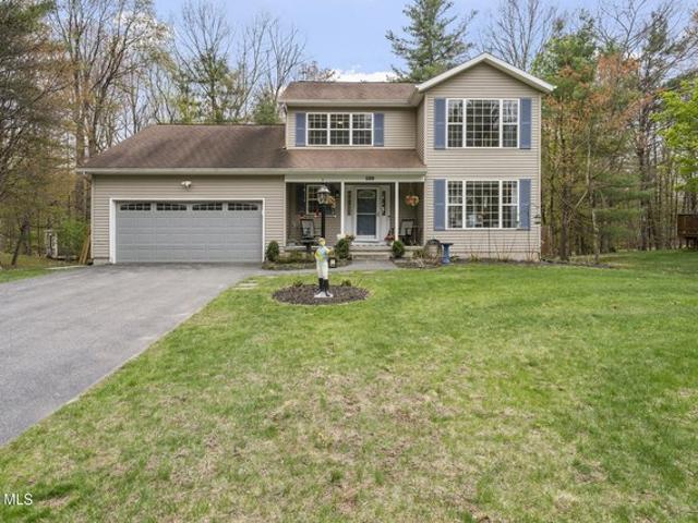 100 Damascus Dr, Gansevoort, NY 12831