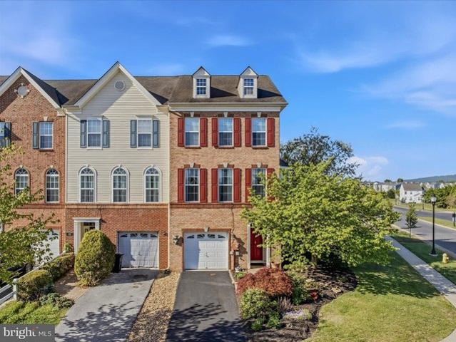 100 Darden Ct E, Martinsburg, WV 25403