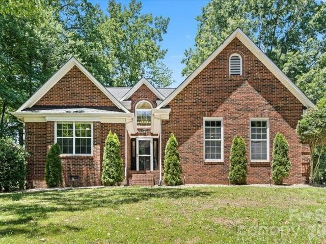 100 Diamond Dr, Mooresville, NC 28117