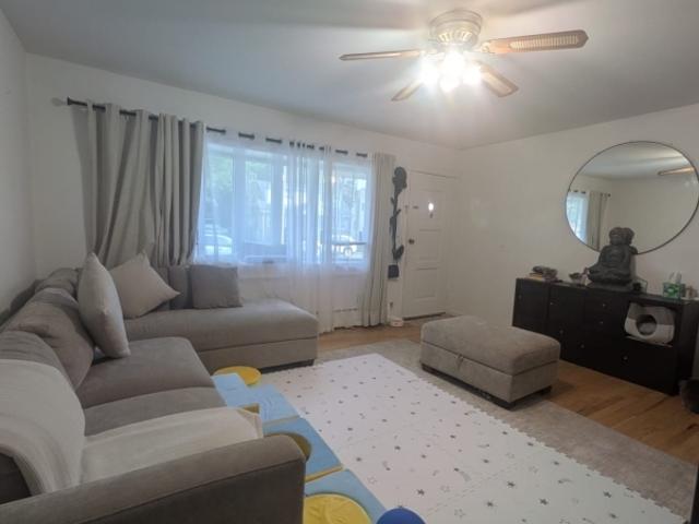 100 E 7Th St