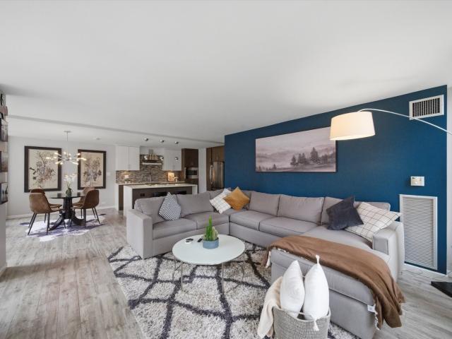 100 E Walton Street # 27D