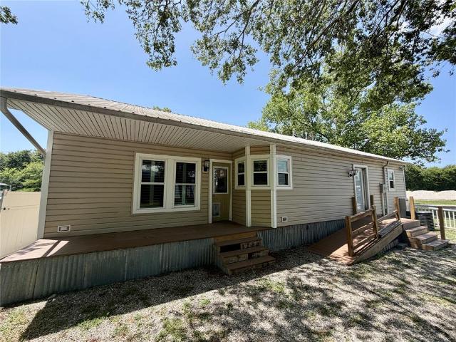 100 E Austin Street