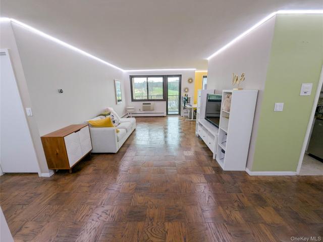 100 E Hartsdale Avenue 4JE