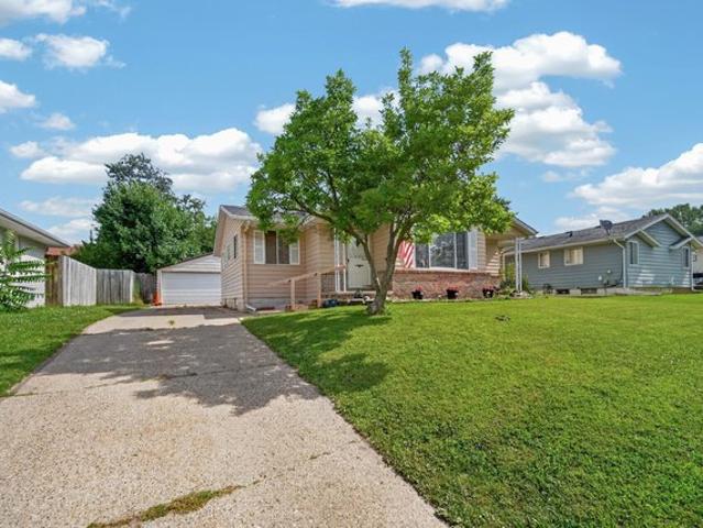 100 E Maxwelton Dr, Des Moines, IA 50315