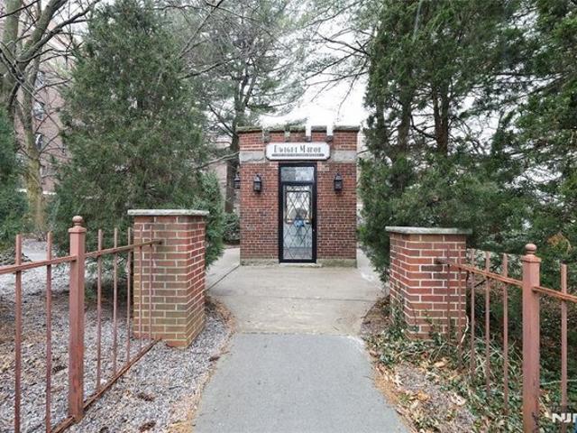 100 E Palisade Ave Apt D12, Englewood, NJ 07631