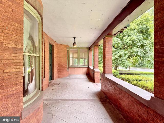 100 E Park Street