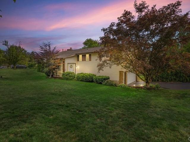 100 Eden Roc Cir, Syracuse, NY 13214