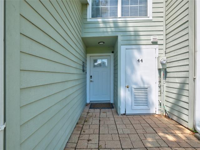 100 Edgewater Drive 44