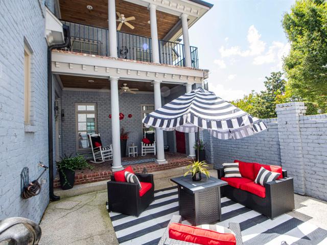 100 founders ln