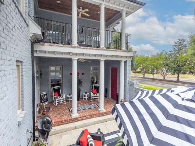 100 founders ln