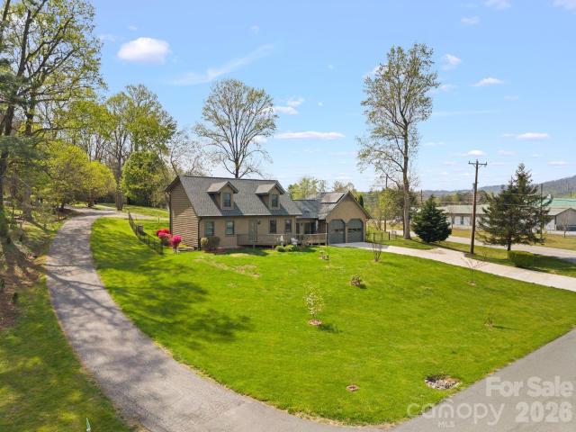 100 Forest Park Dr, Hendersonville, NC 28792 | MLS #4400