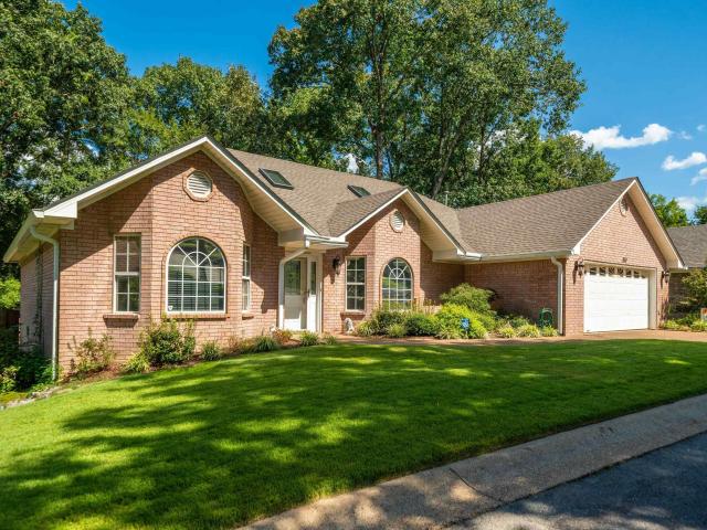 100 Forest View Court