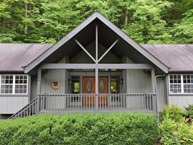 100 Foresthill Ln, Whittier, NC 28789