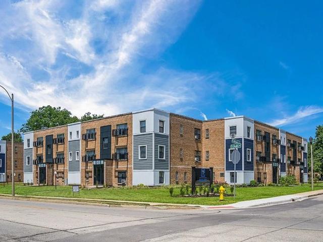 100 Fellows Ct, Elmhurst, IL 60126